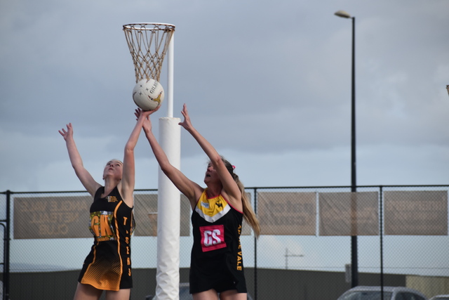 Owls victorious despite Tigers' efforts | Two Wells & Districts Echo